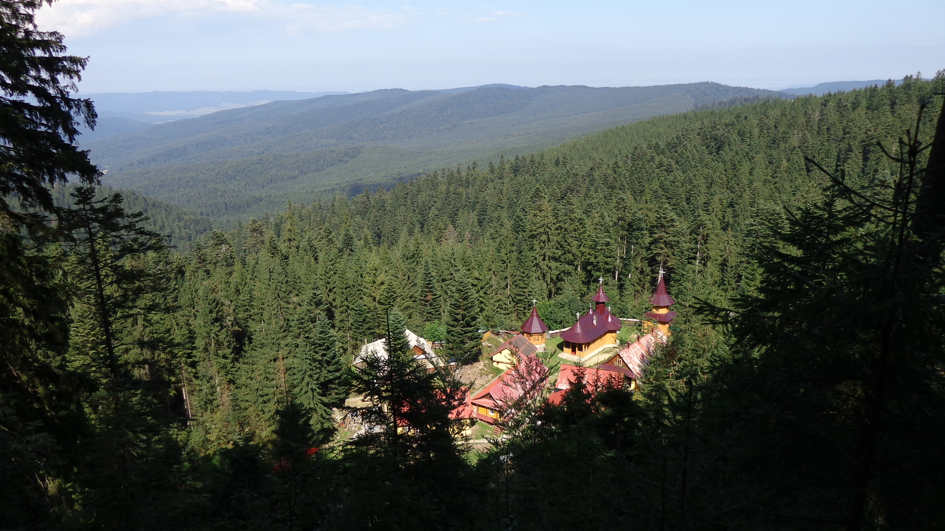 Schitul „Sfântul Daniil Sihastrul” – Râpa lui Coroi | Mănăstirea Sihăstria